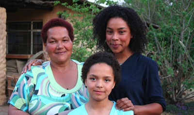 SANDRA LAING: la niña que no sabía que era negra-- Un cajón revuelto